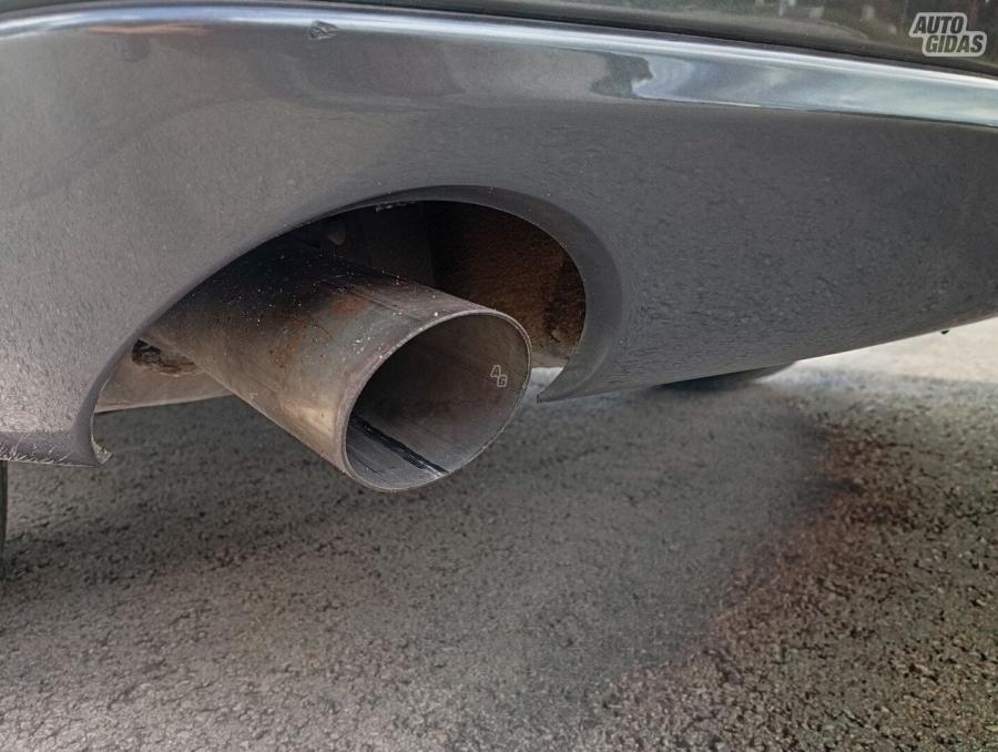 Grey Volvo S60 2009 in Vilnius, with an engine capacity of 2.40 L and mileage of 262 thousand km for 3300 €, photo 17 on AUTOMOTO.COM.LV