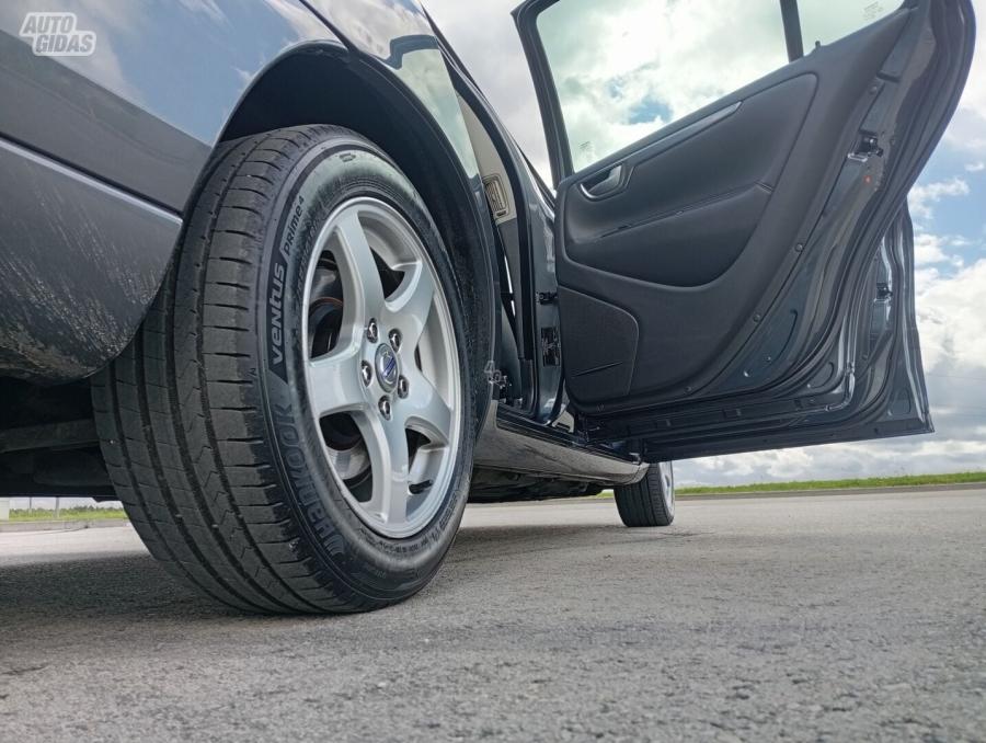 Grey Volvo S60 2009 in Vilnius, with an engine capacity of 2.40 L and mileage of 262 thousand km for 3300 €, photo 21 on AUTOMOTO.COM.LV