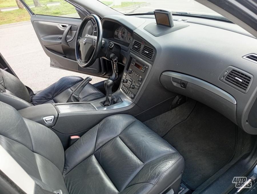 Grey Volvo S60 2009 in Vilnius, with an engine capacity of 2.40 L and mileage of 262 thousand km for 3300 €, photo 25 on AUTOMOTO.COM.LV