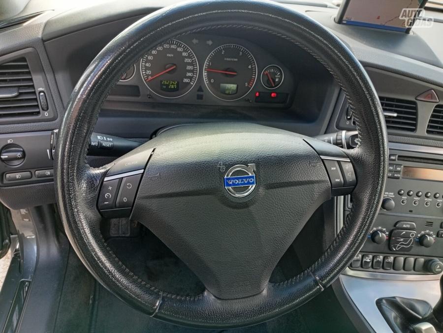 Grey Volvo S60 2009 in Vilnius, with an engine capacity of 2.40 L and mileage of 262 thousand km for 3300 €, photo 28 on AUTOMOTO.COM.LV