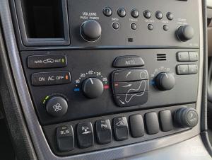 Grey Volvo S60 2009 in Vilnius, with an engine capacity of 2.40 L and mileage of 262 thousand km for 3300 €, photo 31 on AUTOMOTO.COM.LV