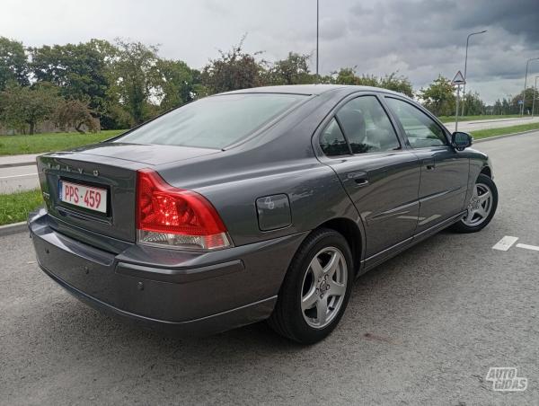 Grey Volvo S60 2009 in Vilnius, with an engine capacity of 2.40 L and mileage of 262 thousand km for 3300 €, photo 6 on AUTOMOTO.COM.LV