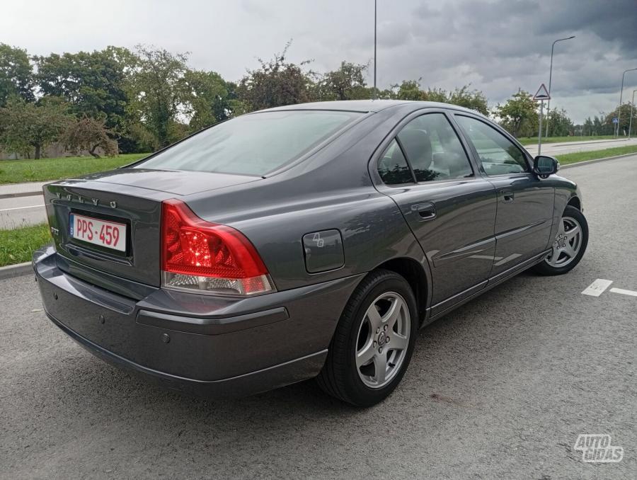 Grey Volvo S60 2009 in Vilnius, with an engine capacity of 2.40 L and mileage of 262 thousand km for 3300 €, photo 6 on AUTOMOTO.COM.LV
