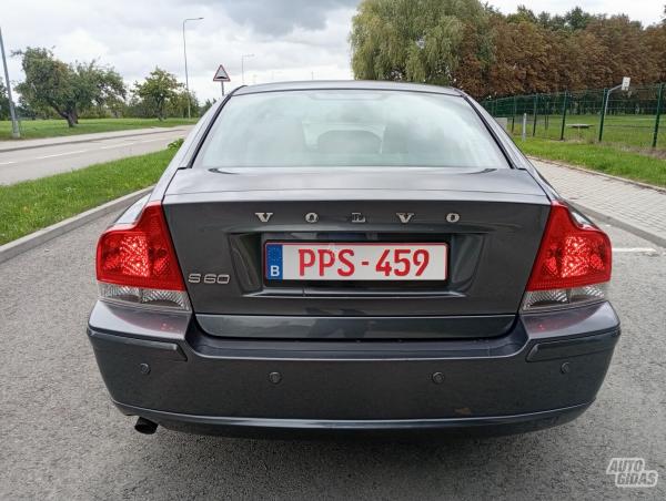Grey Volvo S60 2009 in Vilnius, with an engine capacity of 2.40 L and mileage of 262 thousand km for 3300 €, photo 7 on AUTOMOTO.COM.LV