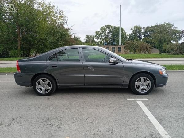 Grey Volvo S60 2009 in Vilnius, with an engine capacity of 2.40 L and mileage of 262 thousand km for 3300 €, photo 9 on AUTOMOTO.COM.LV