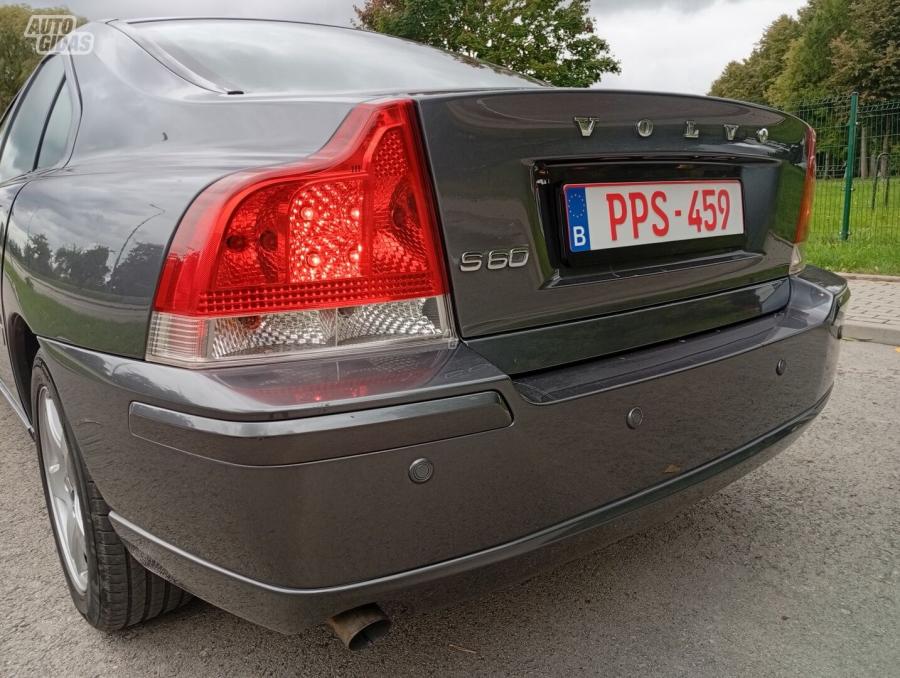 Grey Volvo S60 2009 in Vilnius, with an engine capacity of 2.40 L and mileage of 262 thousand km for 3300 €, photo 13 on AUTOMOTO.COM.LV