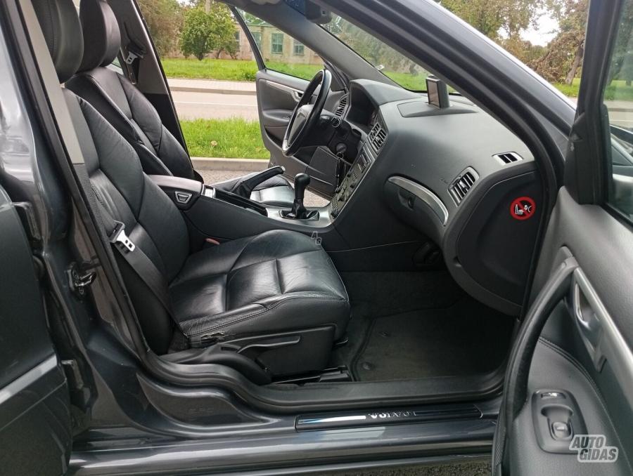 Grey Volvo S60 2009 in Vilnius, with an engine capacity of 2.40 L and mileage of 262 thousand km for 3300 €, photo 18 on AUTOMOTO.COM.LV
