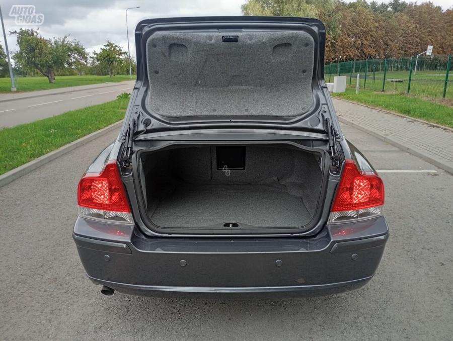 Grey Volvo S60 2009 in Vilnius, with an engine capacity of 2.40 L and mileage of 262 thousand km for 3300 €, photo 29 on AUTOMOTO.COM.LV
