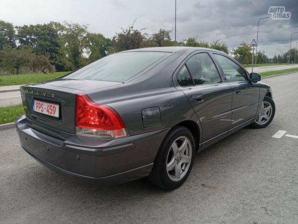 Grey Volvo S60 2009 in Vilnius, with an engine capacity of 2.40 L and mileage of 262 thousand km for 3300 €, photo 6 on AUTOMOTO.COM.LV
