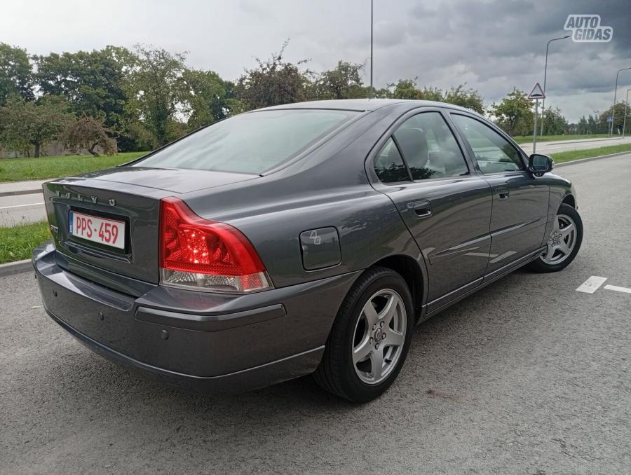 Grey Volvo S60 2009 in Vilnius, with an engine capacity of 2.40 L and mileage of 262 thousand km for 3100 €, photo 6 on AUTOMOTO.COM.LV