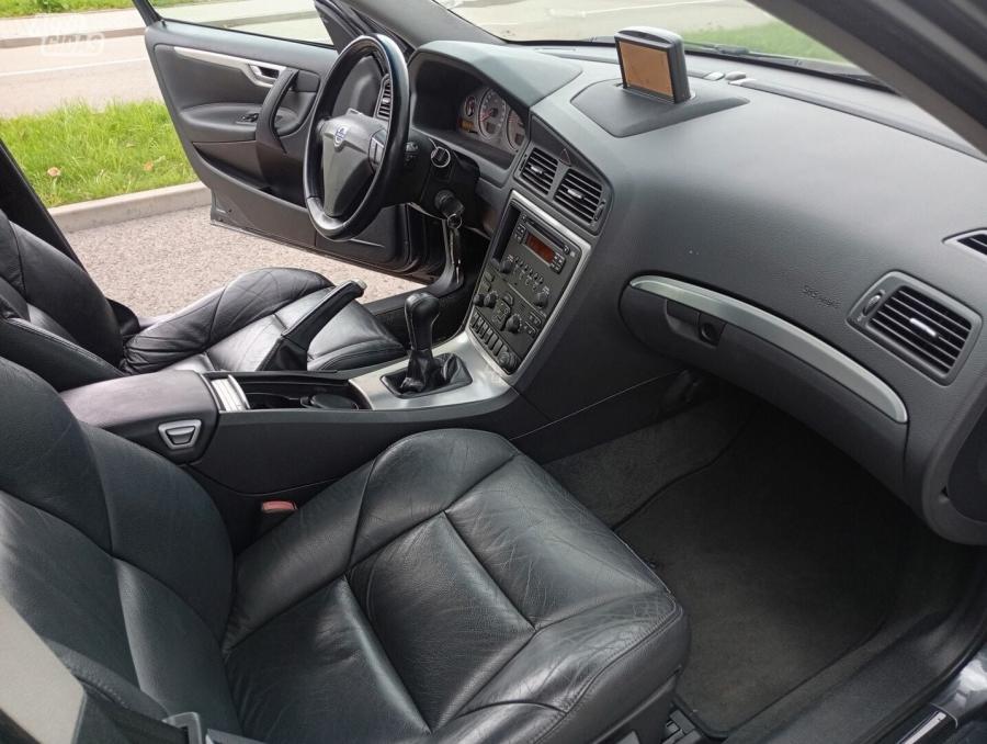Grey Volvo S60 2009 in Vilnius, with an engine capacity of 2.40 L and mileage of 262 thousand km for 3100 €, photo 25 on AUTOMOTO.COM.LV