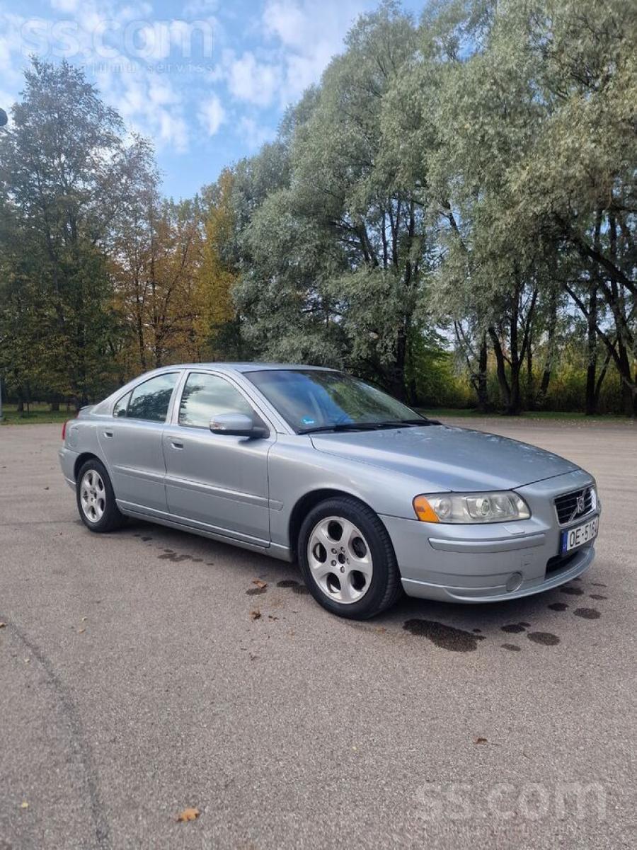Grey Volvo S60 2009 in Jurmala, with an engine capacity of 2.40 L and mileage of 392 thousand km for 3478 €, photo 1 on AUTOMOTO.COM.LV