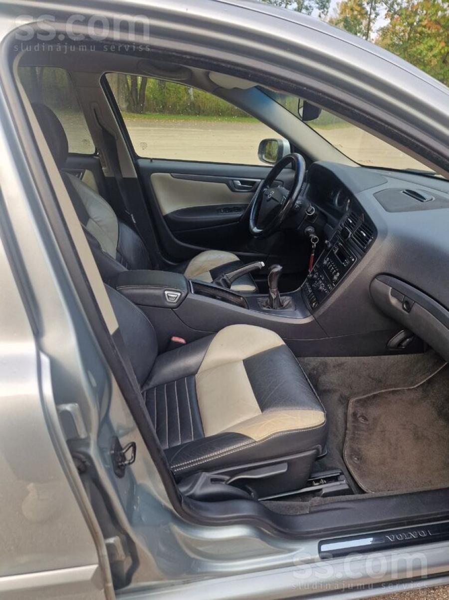 Grey Volvo S60 2009 in Jurmala, with an engine capacity of 2.40 L and mileage of 392 thousand km for 3478 €, photo 12 on AUTOMOTO.COM.LV