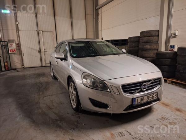 Grey Volvo S60 2010 in Jekabpils, with an engine capacity of 2.40 L and mileage of 373 thousand km for 4700 €, photo 4 on AUTOMOTO.COM.LV