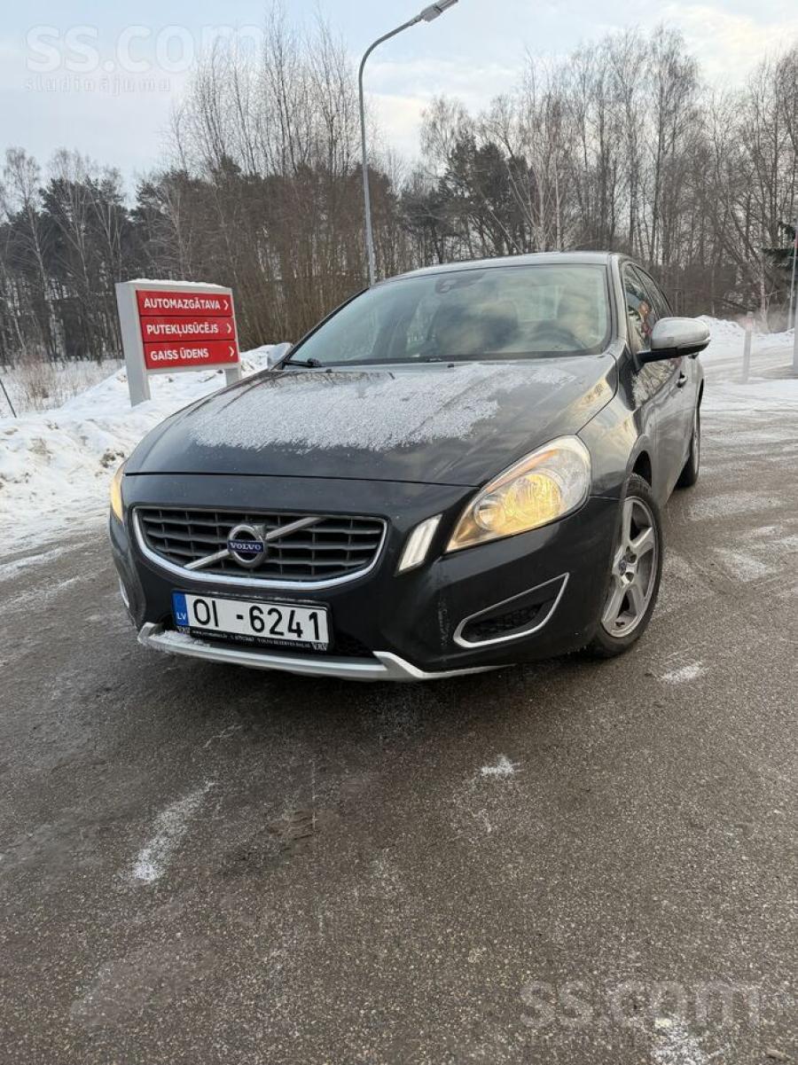 Grey Volvo S60 2010 in Riga, with an engine capacity of 2.00 L and mileage of 302 thousand km for 5350 €, photo 5 on AUTOMOTO.COM.LV