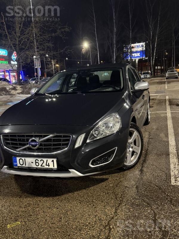 Pelēks Volvo S60 2010 Rīga, ar dzinēja tilpumu 2.00 L un nobraukumu 303 tūkst. km par 5200 €, foto 2 vietnē AUTOMOTO.COM.LV