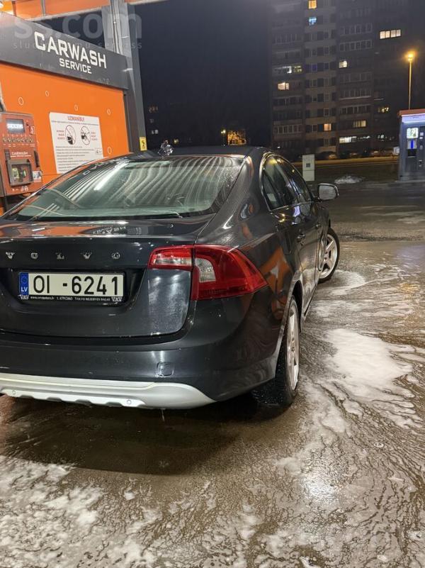 Pelēks Volvo S60 2010 Rīga, ar dzinēja tilpumu 2.00 L un nobraukumu 303 tūkst. km par 5200 €, foto 3 vietnē AUTOMOTO.COM.LV