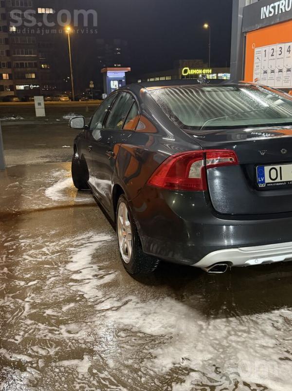 Pelēks Volvo S60 2010 Rīga, ar dzinēja tilpumu 2.00 L un nobraukumu 303 tūkst. km par 5200 €, foto 4 vietnē AUTOMOTO.COM.LV
