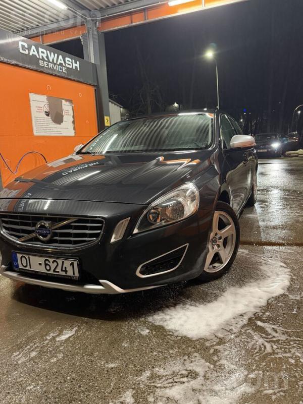 Pelēks Volvo S60 2010 Rīga, ar dzinēja tilpumu 2.00 L un nobraukumu 303 tūkst. km par 5200 €, foto 5 vietnē AUTOMOTO.COM.LV