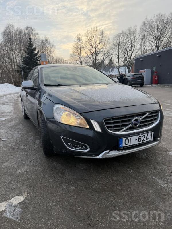 Pelēks Volvo S60 2010 Rīga, ar dzinēja tilpumu 2.00 L un nobraukumu 302 tūkst. km par 5650 €, foto 1 vietnē AUTOMOTO.COM.LV