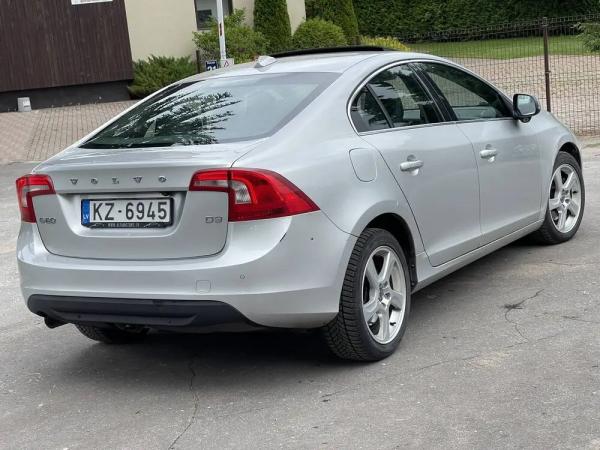 Pelēks Volvo S60 2010 Jūrmala, ar dzinēja tilpumu 2.00 L un nobraukumu 346 tūkst. km par 3850 €, foto 4 vietnē AUTOMOTO.COM.LV