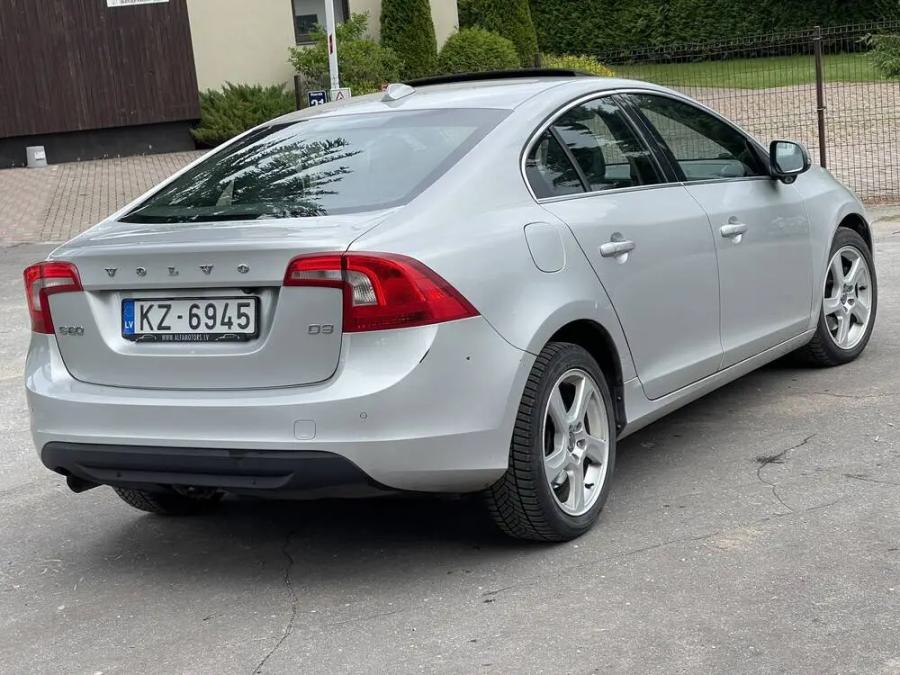 Pelēks Volvo S60 2010 Jūrmala, ar dzinēja tilpumu 2.00 L un nobraukumu 346 tūkst. km par 3850 €, foto 5 vietnē AUTOMOTO.COM.LV