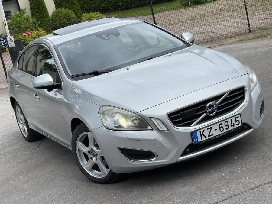 Pelēks Volvo S60 2010 Jūrmala, ar dzinēja tilpumu 2.00 L un nobraukumu 346 tūkst. km par 3850 €, foto 15 vietnē AUTOMOTO.COM.LV
