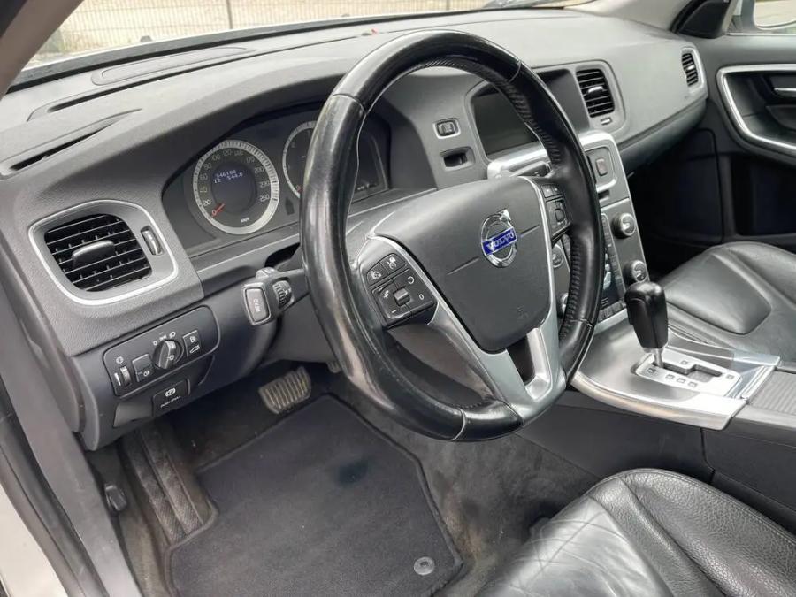 Pelēks Volvo S60 2010 Jūrmala, ar dzinēja tilpumu 2.00 L un nobraukumu 346 tūkst. km par 3850 €, foto 21 vietnē AUTOMOTO.COM.LV
