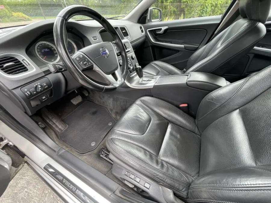 Pelēks Volvo S60 2010 Jūrmala, ar dzinēja tilpumu 2.00 L un nobraukumu 346 tūkst. km par 3850 €, foto 22 vietnē AUTOMOTO.COM.LV