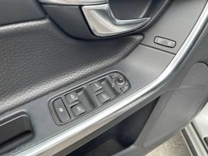Pelēks Volvo S60 2010 Jūrmala, ar dzinēja tilpumu 2.00 L un nobraukumu 346 tūkst. km par 3850 €, foto 23 vietnē AUTOMOTO.COM.LV