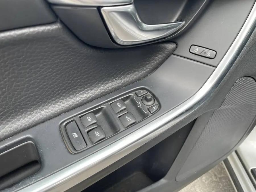 Pelēks Volvo S60 2010 Jūrmala, ar dzinēja tilpumu 2.00 L un nobraukumu 346 tūkst. km par 3850 €, foto 23 vietnē AUTOMOTO.COM.LV