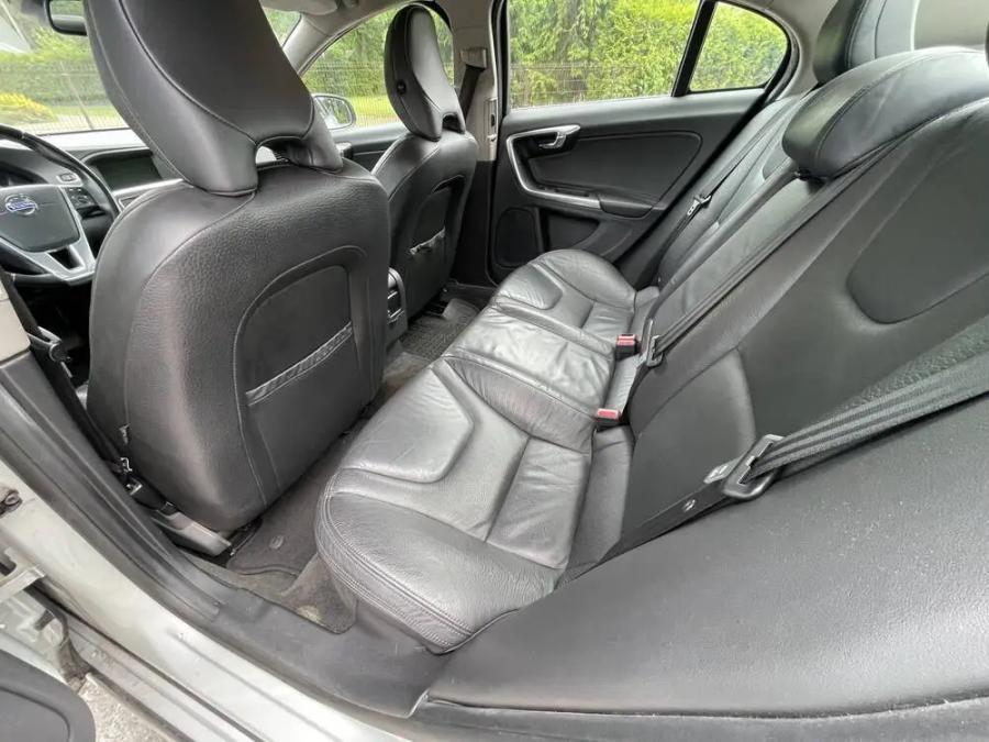 Pelēks Volvo S60 2010 Jūrmala, ar dzinēja tilpumu 2.00 L un nobraukumu 346 tūkst. km par 3850 €, foto 24 vietnē AUTOMOTO.COM.LV