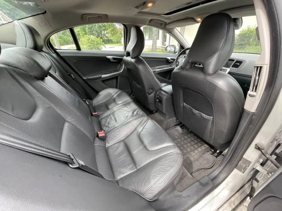 Pelēks Volvo S60 2010 Jūrmala, ar dzinēja tilpumu 2.00 L un nobraukumu 346 tūkst. km par 3850 €, foto 25 vietnē AUTOMOTO.COM.LV