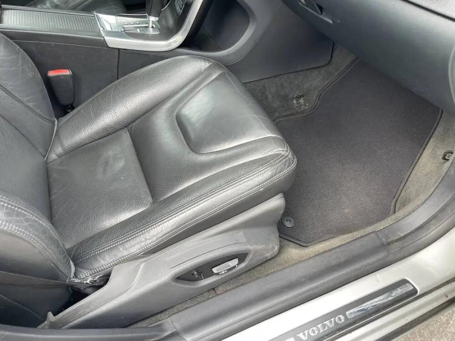 Pelēks Volvo S60 2010 Jūrmala, ar dzinēja tilpumu 2.00 L un nobraukumu 346 tūkst. km par 3850 €, foto 28 vietnē AUTOMOTO.COM.LV