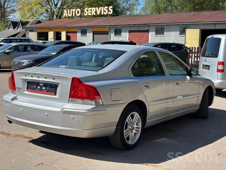 Pelēks Volvo S60 2010 Rīga, ar dzinēja tilpumu 2.40 L un nobraukumu 207 tūkst. km par 4850 €, foto 7 vietnē AUTOMOTO.COM.LV