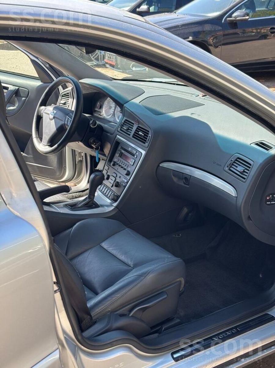 Pelēks Volvo S60 2010 Rīga, ar dzinēja tilpumu 2.40 L un nobraukumu 207 tūkst. km par 4850 €, foto 9 vietnē AUTOMOTO.COM.LV