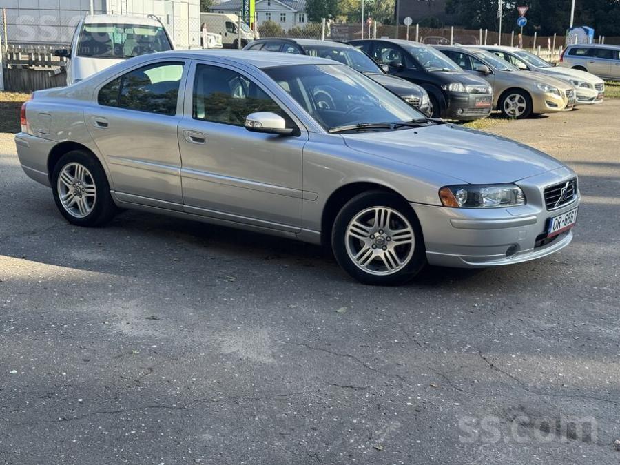 Pelēks Volvo S60 2010 Rīga, ar dzinēja tilpumu 2.40 L un nobraukumu 207 tūkst. km par 5150 €, foto 4 vietnē AUTOMOTO.COM.LV