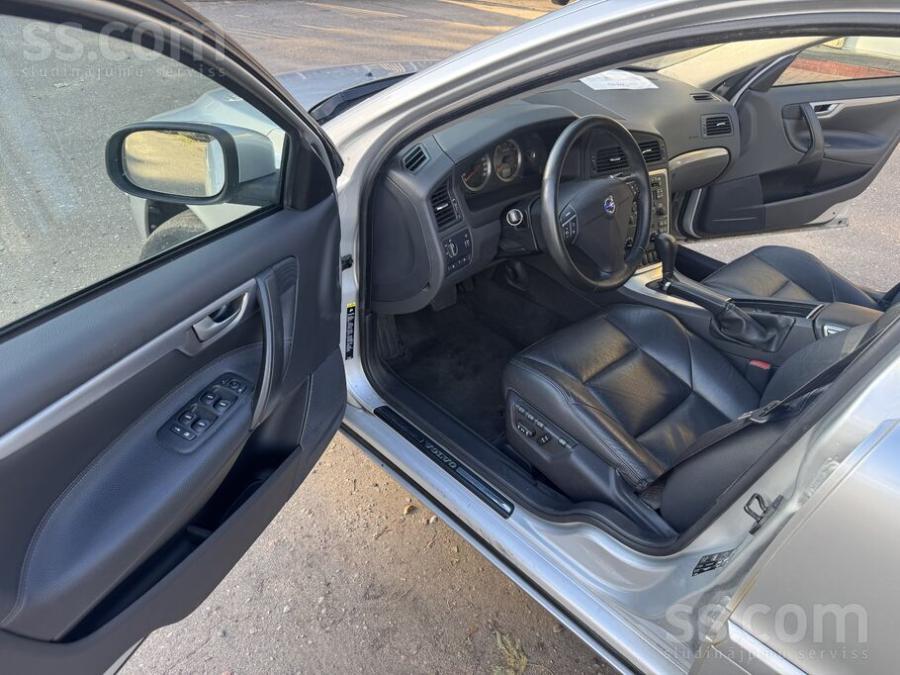 Pelēks Volvo S60 2010 Rīga, ar dzinēja tilpumu 2.40 L un nobraukumu 207 tūkst. km par 5150 €, foto 14 vietnē AUTOMOTO.COM.LV