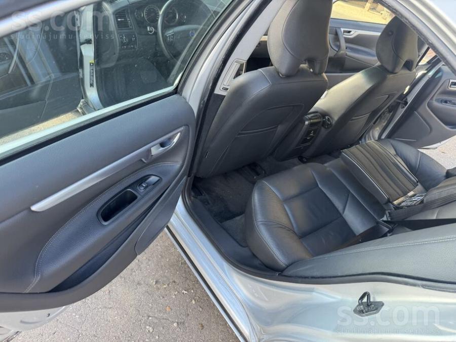 Pelēks Volvo S60 2010 Rīga, ar dzinēja tilpumu 2.40 L un nobraukumu 207 tūkst. km par 5150 €, foto 15 vietnē AUTOMOTO.COM.LV