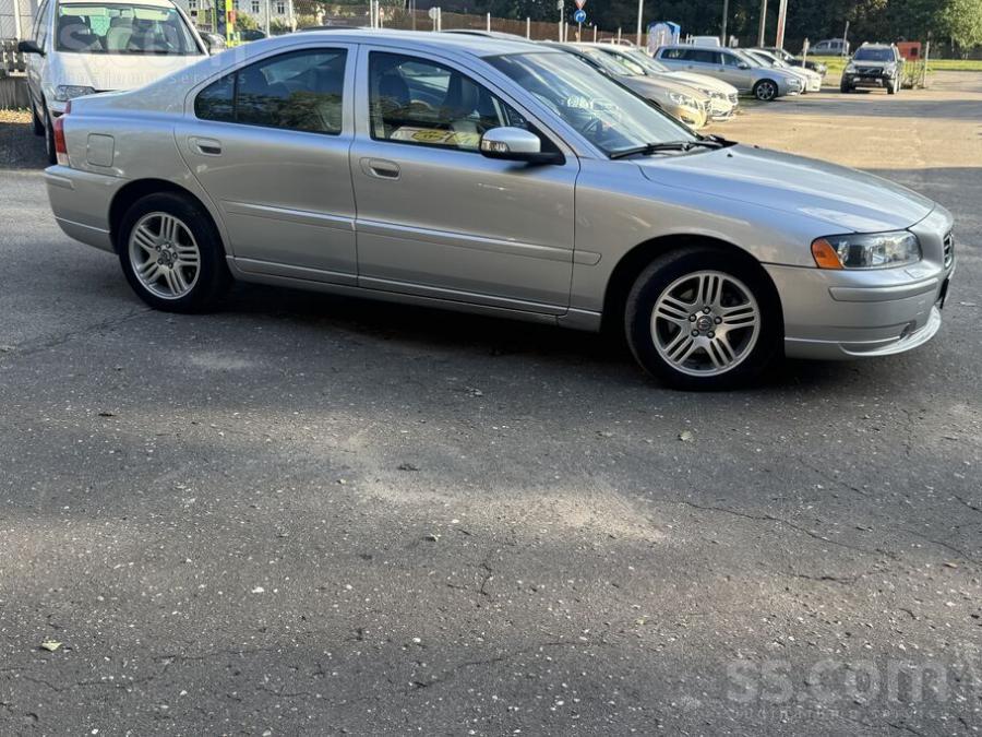 Pelēks Volvo S60 2010 Rīga, ar dzinēja tilpumu 2.40 L un nobraukumu 207 tūkst. km par 5150 €, foto 20 vietnē AUTOMOTO.COM.LV