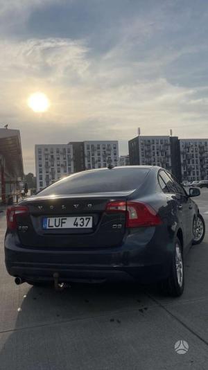 Pelēks Volvo S60 2010 Viļņa, ar dzinēja tilpumu 1.98 L un nobraukumu 244 tūkst. km par 5900 €, foto  vietnē AUTOMOTO.COM.LV