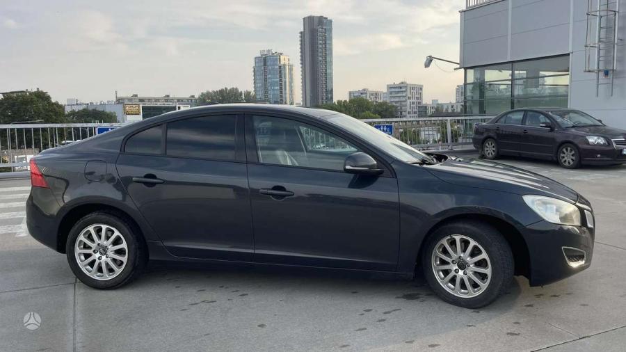 Pelēks Volvo S60 2010 Viļņa, ar dzinēja tilpumu 1.98 L un nobraukumu 244 tūkst. km par 5900 €, foto 4 vietnē AUTOMOTO.COM.LV