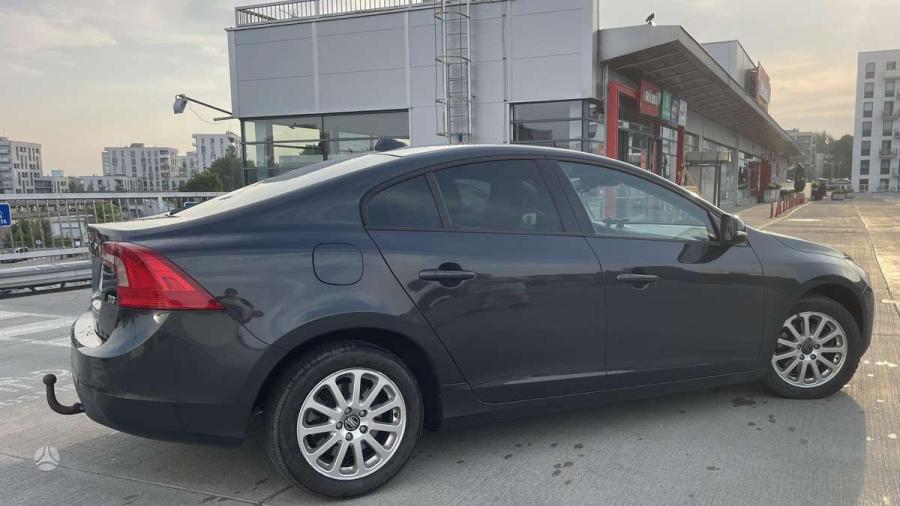 Pelēks Volvo S60 2010 Viļņa, ar dzinēja tilpumu 1.98 L un nobraukumu 244 tūkst. km par 5900 €, foto 5 vietnē AUTOMOTO.COM.LV