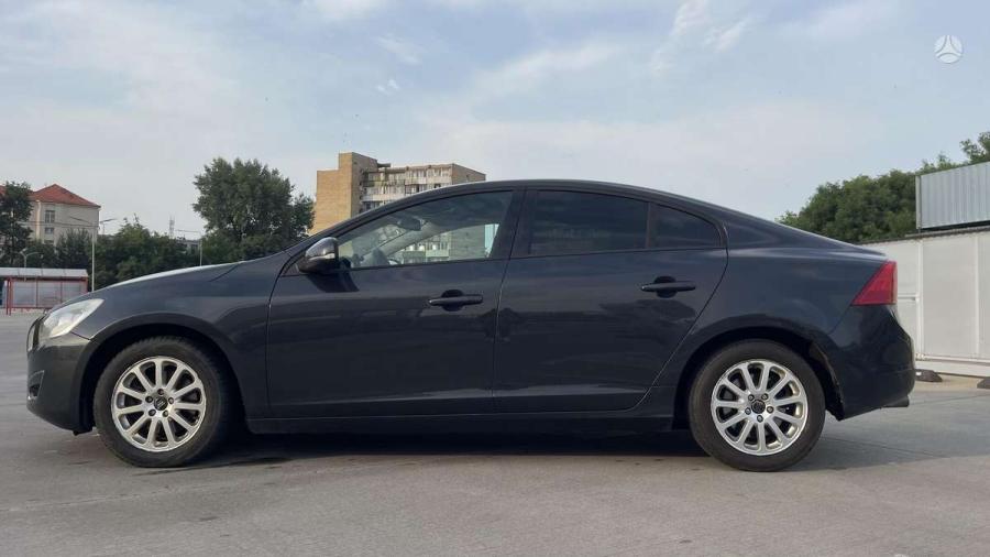 Pelēks Volvo S60 2010 Viļņa, ar dzinēja tilpumu 1.98 L un nobraukumu 244 tūkst. km par 5900 €, foto 12 vietnē AUTOMOTO.COM.LV