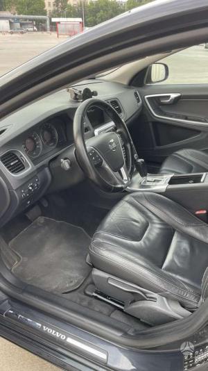 Pelēks Volvo S60 2010 Viļņa, ar dzinēja tilpumu 1.98 L un nobraukumu 244 tūkst. km par 5900 €, foto 17 vietnē AUTOMOTO.COM.LV