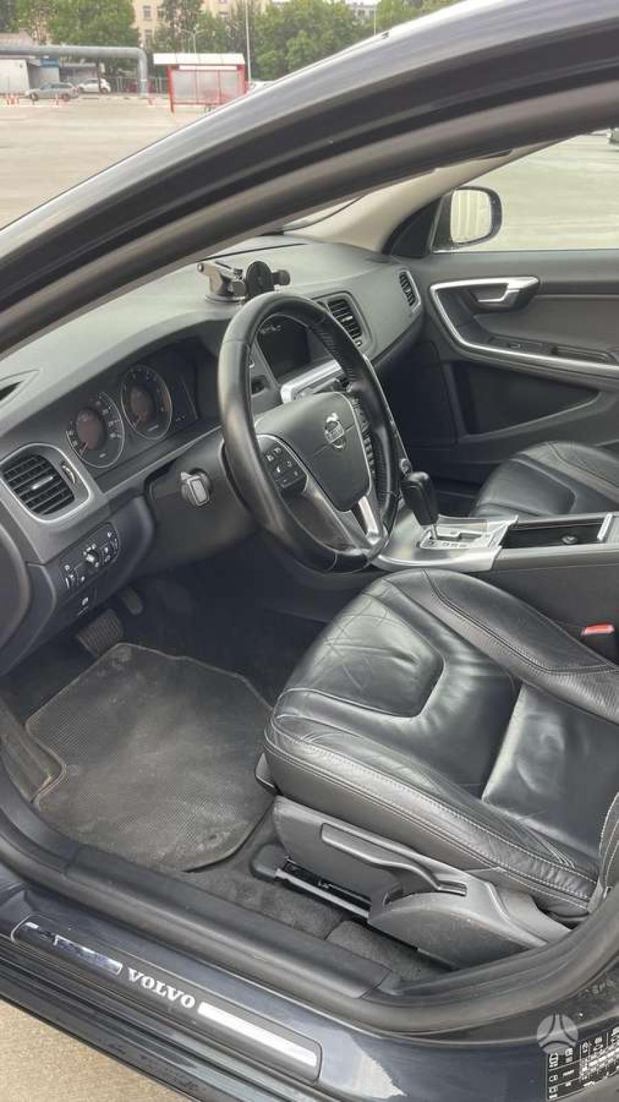 Pelēks Volvo S60 2010 Viļņa, ar dzinēja tilpumu 1.98 L un nobraukumu 244 tūkst. km par 5900 €, foto 17 vietnē AUTOMOTO.COM.LV
