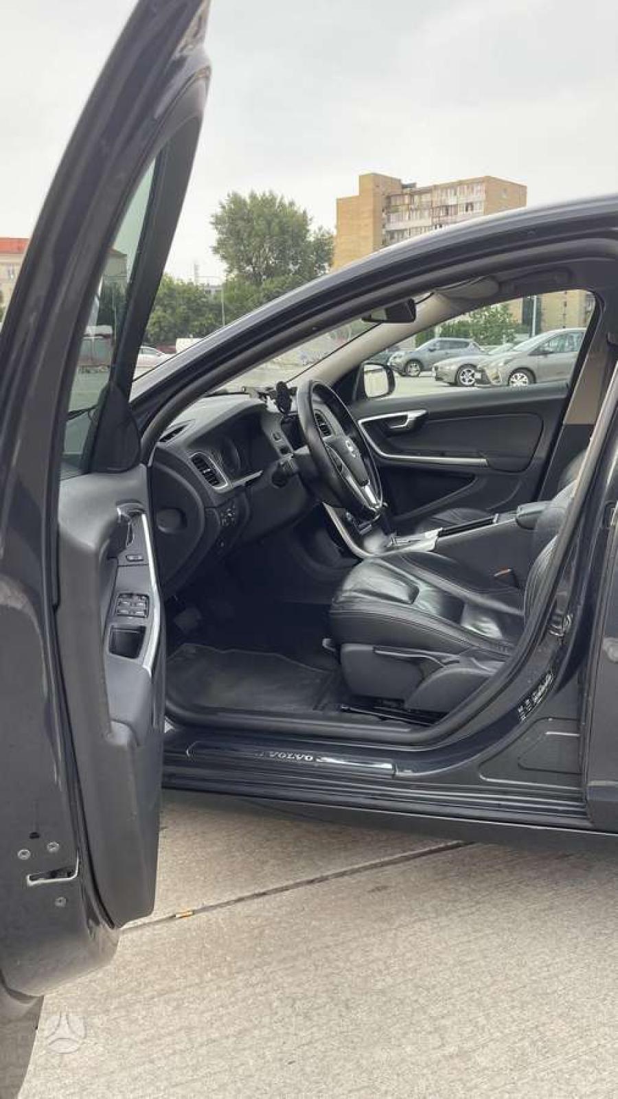 Pelēks Volvo S60 2010 Viļņa, ar dzinēja tilpumu 1.98 L un nobraukumu 244 tūkst. km par 5900 €, foto 18 vietnē AUTOMOTO.COM.LV