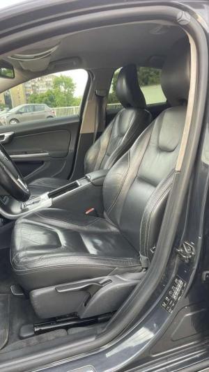 Pelēks Volvo S60 2010 Viļņa, ar dzinēja tilpumu 1.98 L un nobraukumu 244 tūkst. km par 5900 €, foto 19 vietnē AUTOMOTO.COM.LV