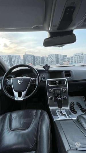 Pelēks Volvo S60 2010 Viļņa, ar dzinēja tilpumu 1.98 L un nobraukumu 244 tūkst. km par 5900 €, foto 22 vietnē AUTOMOTO.COM.LV