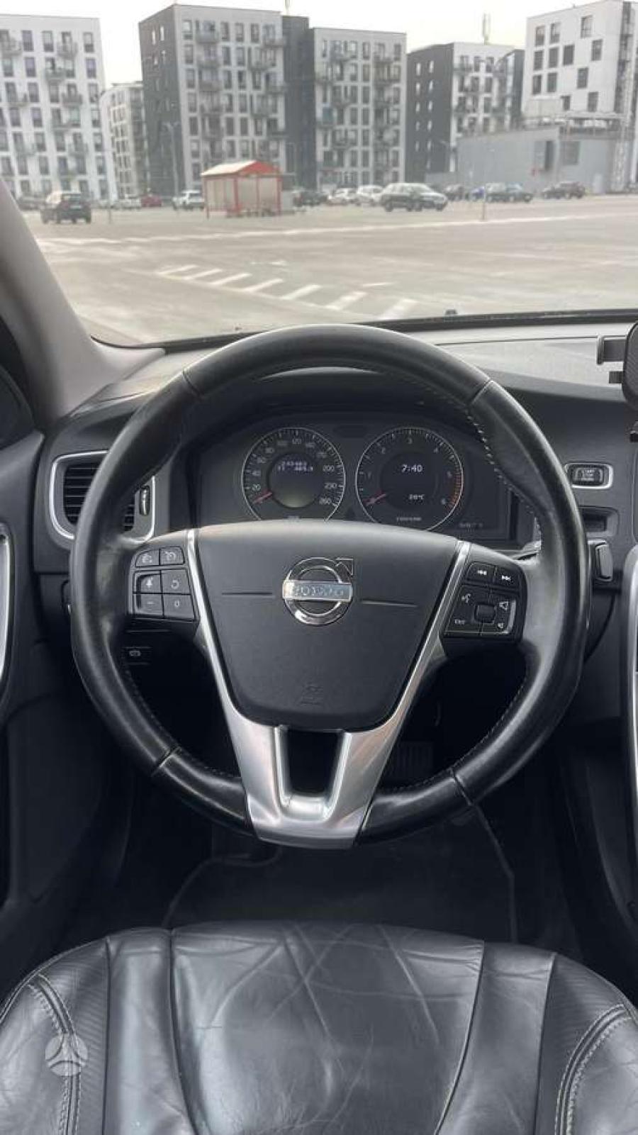 Pelēks Volvo S60 2010 Viļņa, ar dzinēja tilpumu 1.98 L un nobraukumu 244 tūkst. km par 5900 €, foto 24 vietnē AUTOMOTO.COM.LV